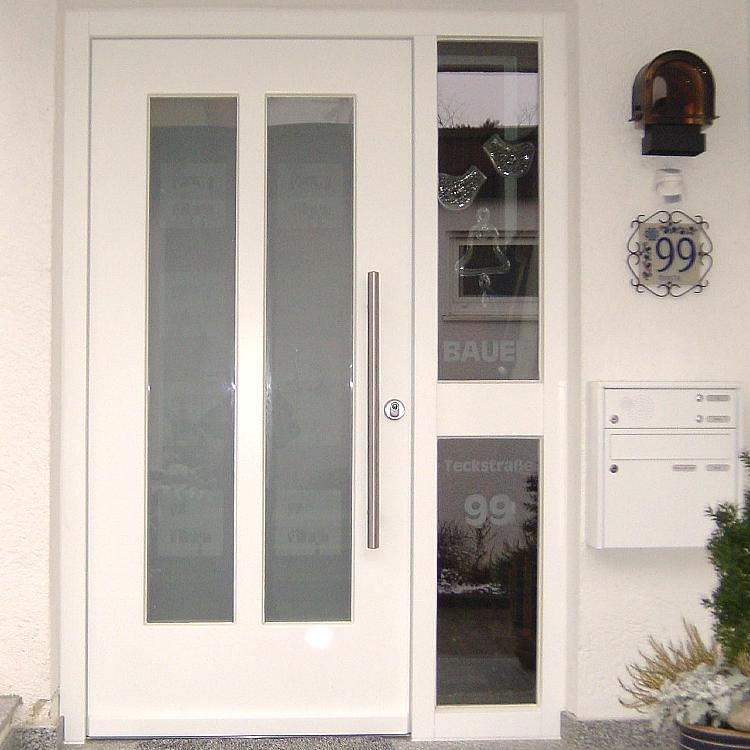 Hausturen Mit Viel Glas